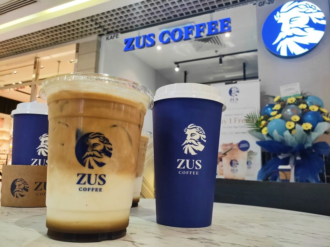 Bukan Imej Dewa Zeus, Ini Sebenarnya Lelaki Di Sebalik Logo Zus Coffee