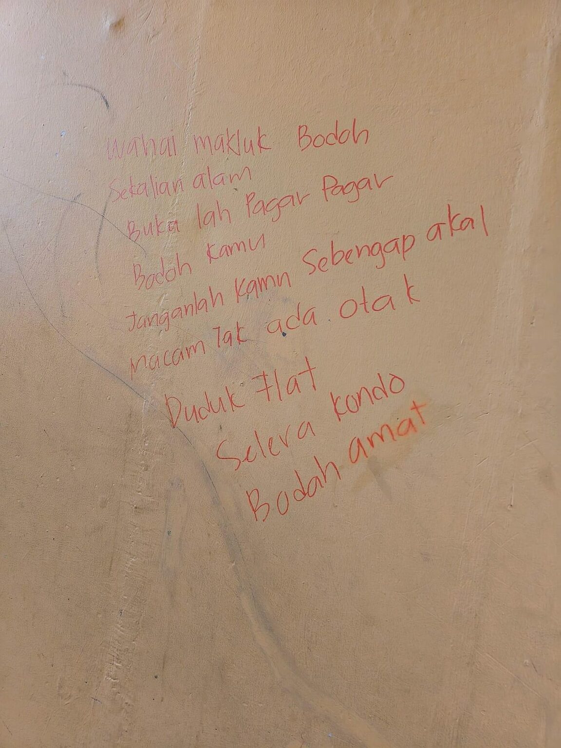 DBKL Arah Cabut Pintu Gril Besi Halang Laluan Kawasan Flat