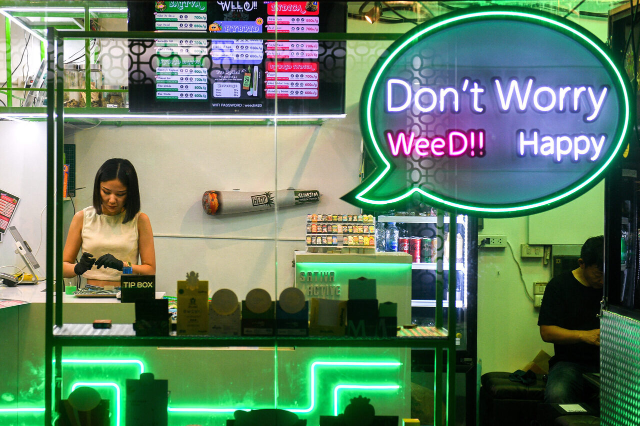 Pelancong Asing Dihukum Penjara Di Malaysia Kerana Hisap Ganja Di Thailand
