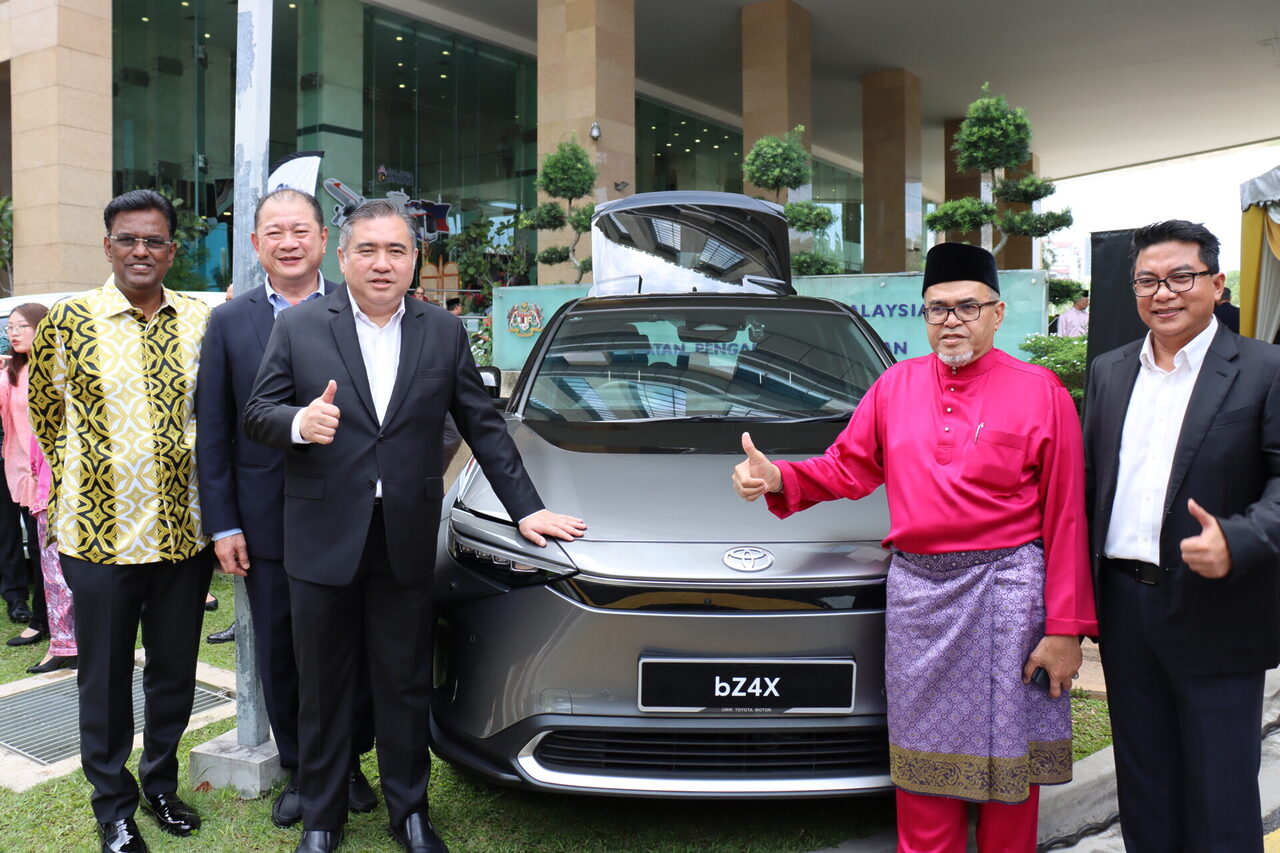 UMW Toyota Jalin Kerjasama Strategik, Serah Barisan Kereta ...
