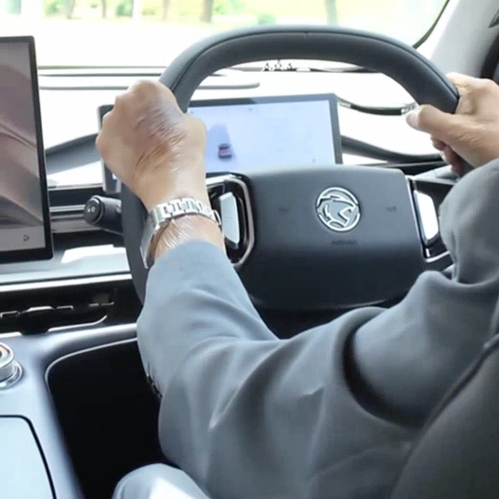 'Kereta Elektrik Yang Terbaik' – Tun Mahathir Pandu, 'Review' Proton e ...